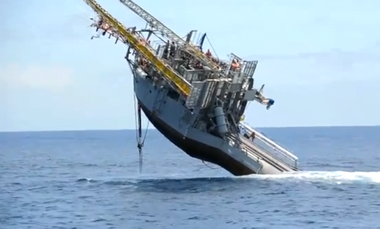 Navio esquisito, surpreenda-se: ele é fora dos padrões - Mar Sem Fim